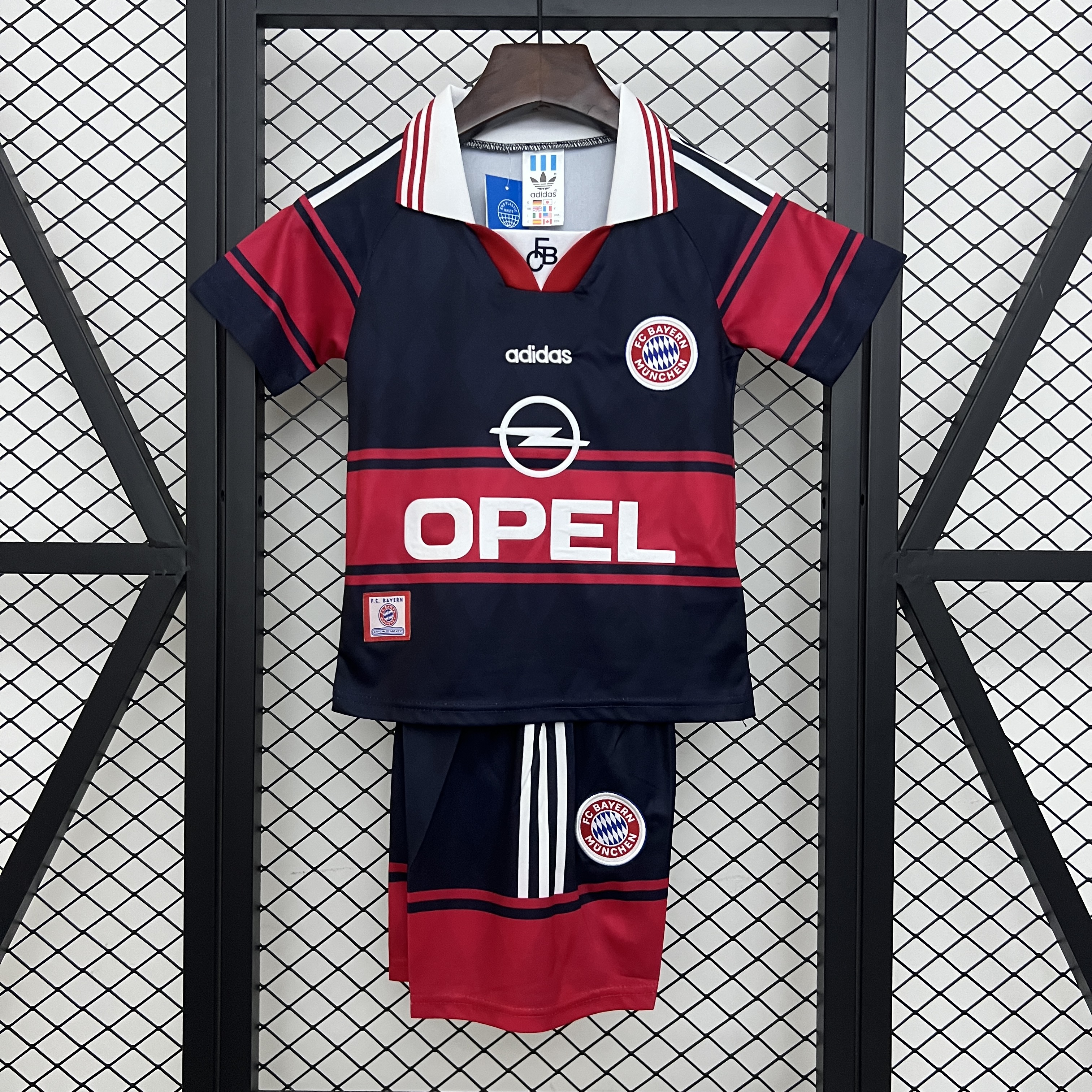 Best Sellers: Retro Bayern Munich 97/99 Home Kids Kit